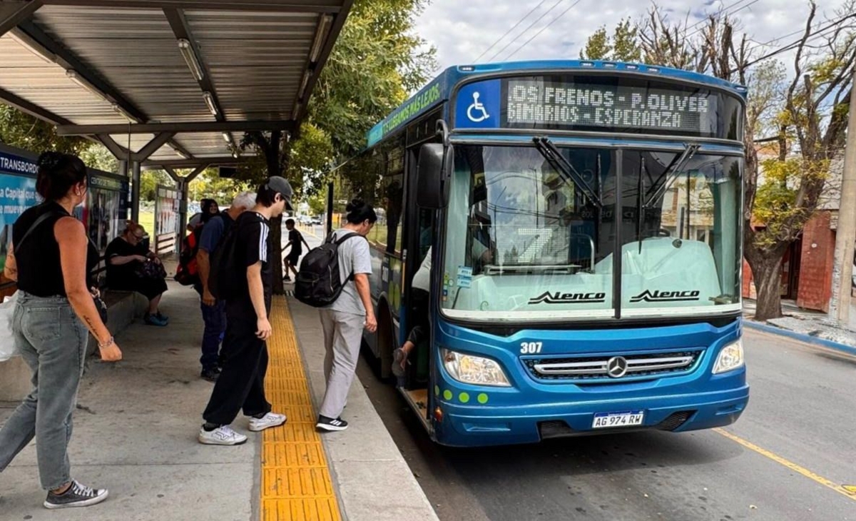 Así funcionarán los micros y la recolección hoy lunes feriado